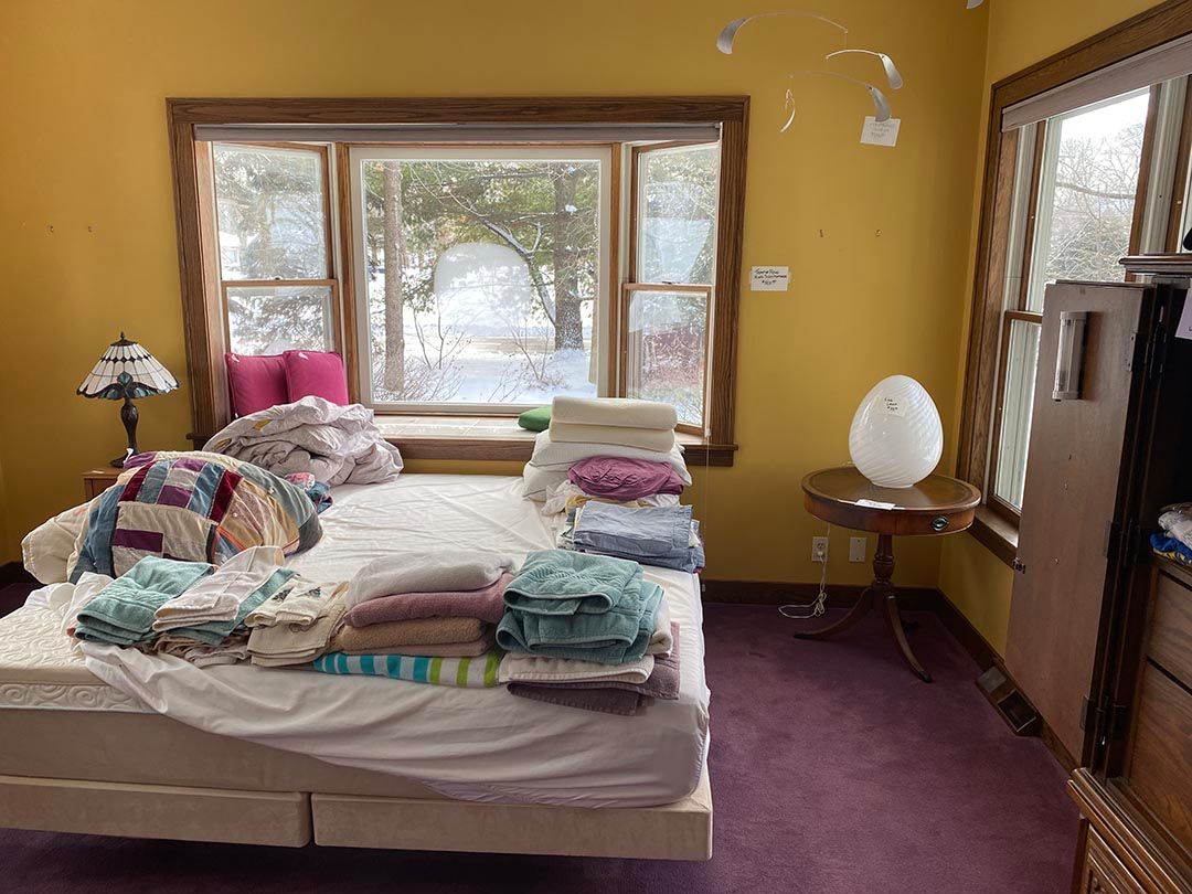KAREN'S GANG ESTATE SALE in Aurora, IL starts on 1/26/2024