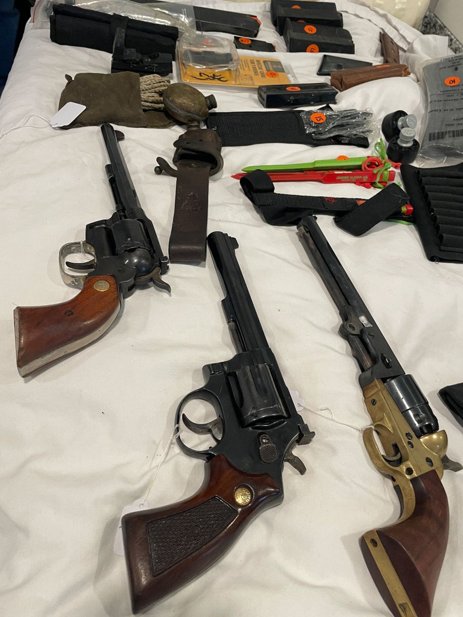 Firearms, sports memorabilia , comics, guitars,... starts on 1/29/2024