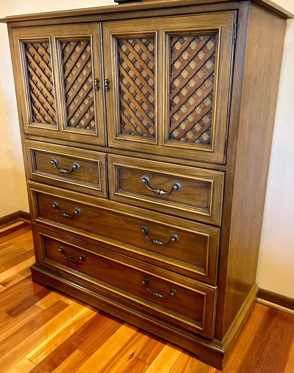 Walter E Smith Sofa, Rnd Pedestal Dining... starts on 2/23/2024