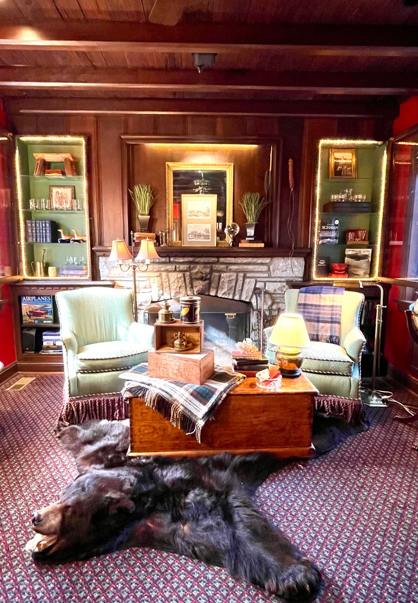 Ladue: Classic and Stately! Fine Furnishings,... starts on 2/17/2024