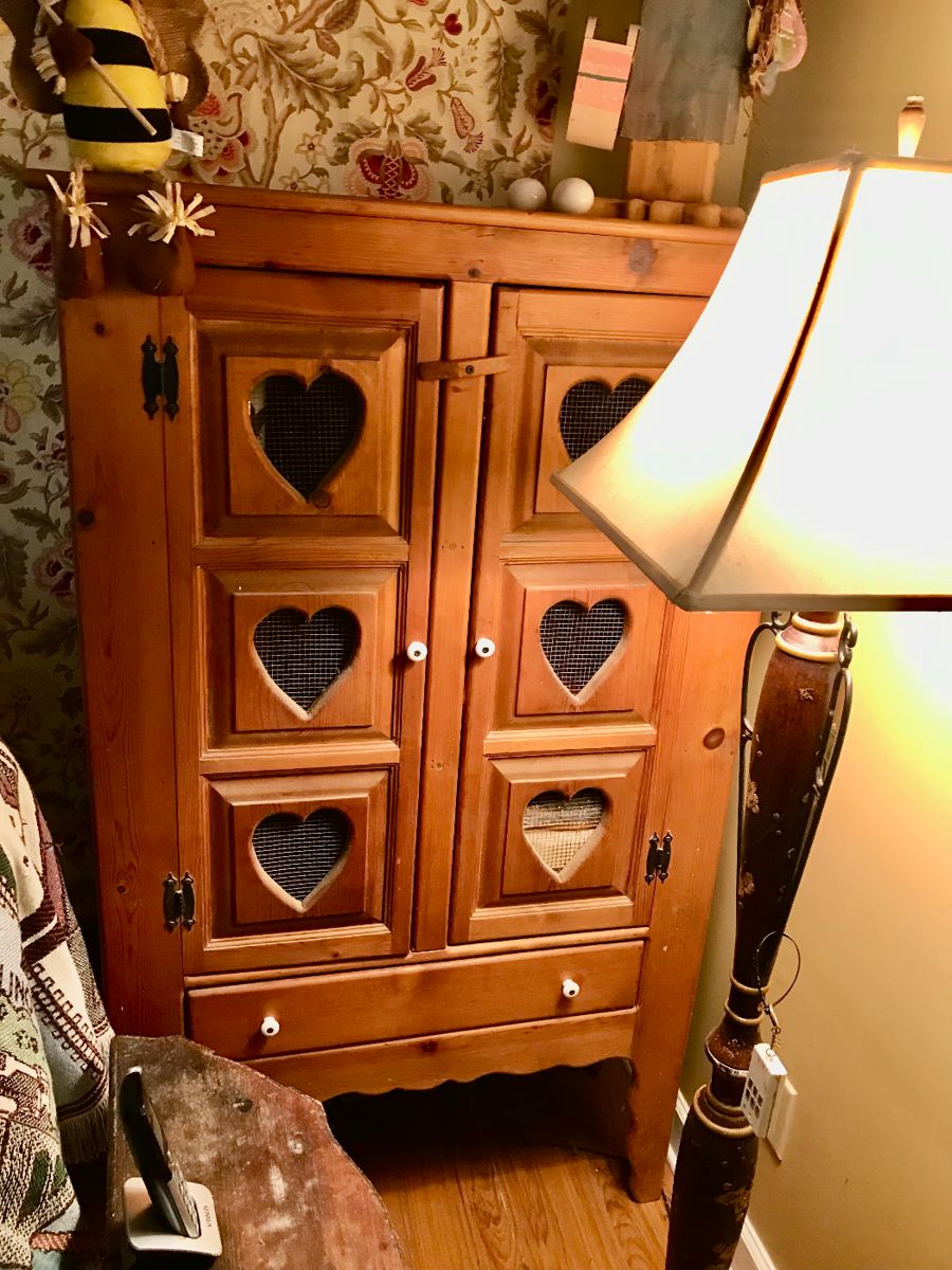 Nesbit MS Estate Sale Bring Help to Load starts on 4/4/2024