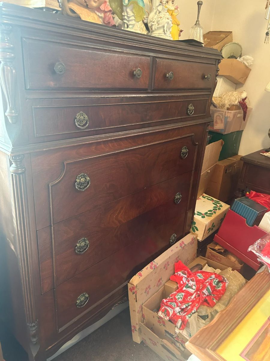 McCoy, Haeger, Hull, Vintage cookware, glassware,... starts on 3/15/2024