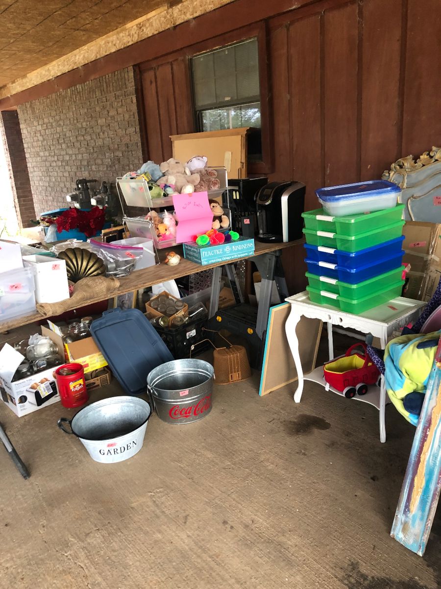 Clutter Queen Estate Sales in Texarkana, AR starts on 3/1/2024