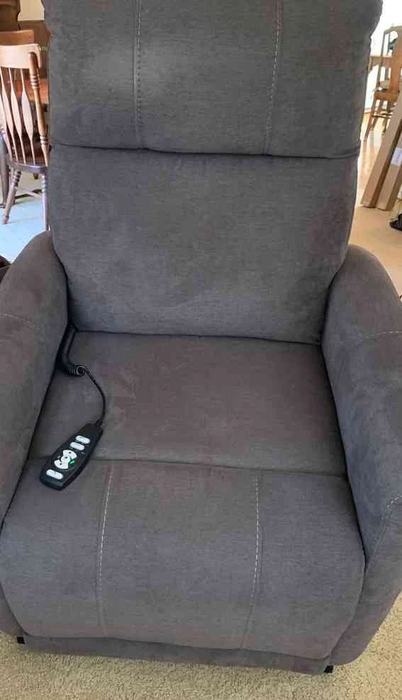 CTBIDS Fenton, Raffel Lift Chair/Recliner,... starts on 3/4/2024