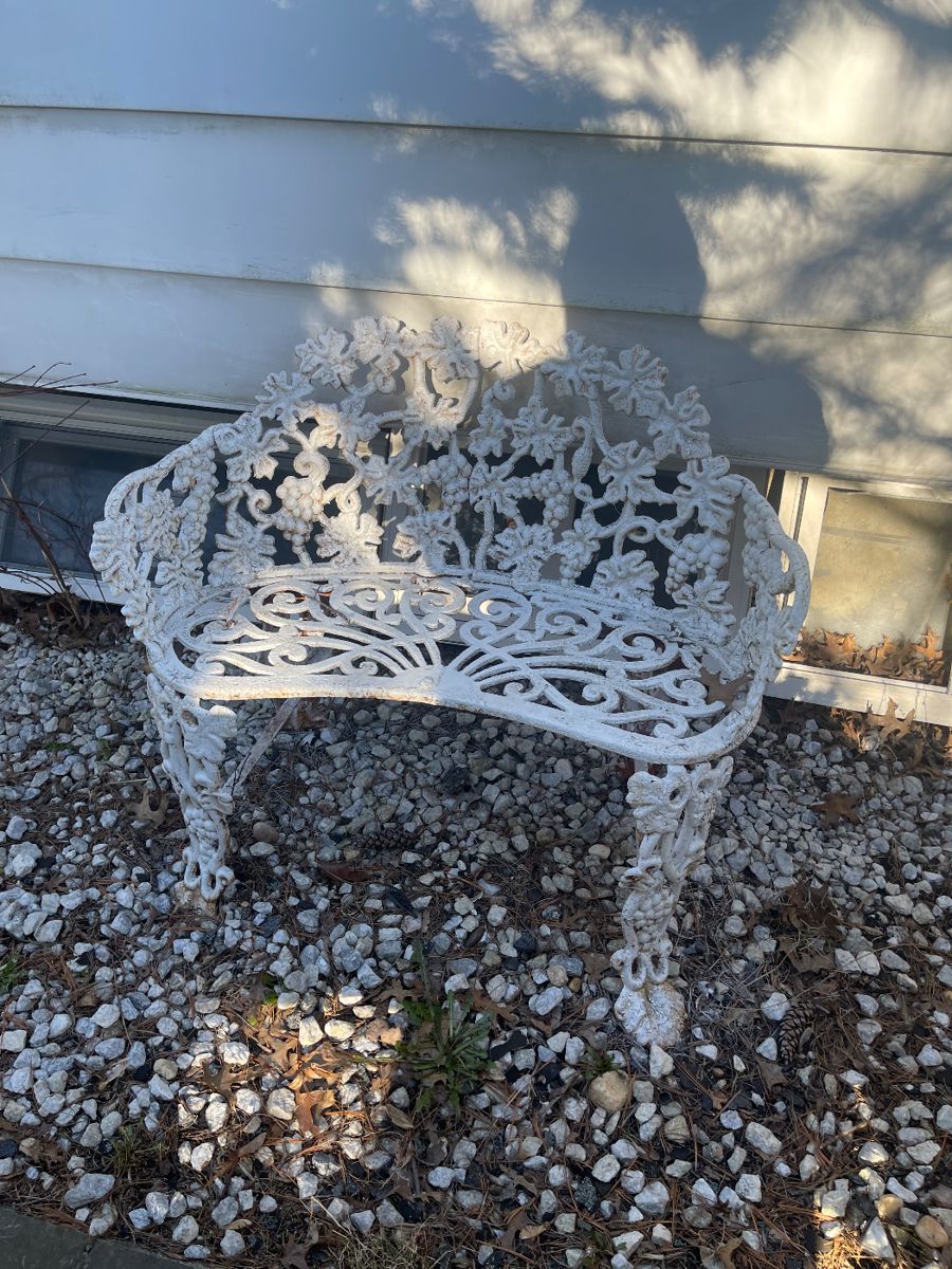 Diggers Entire House Estate Sale in Westbury, NY starts on 3/10/2024