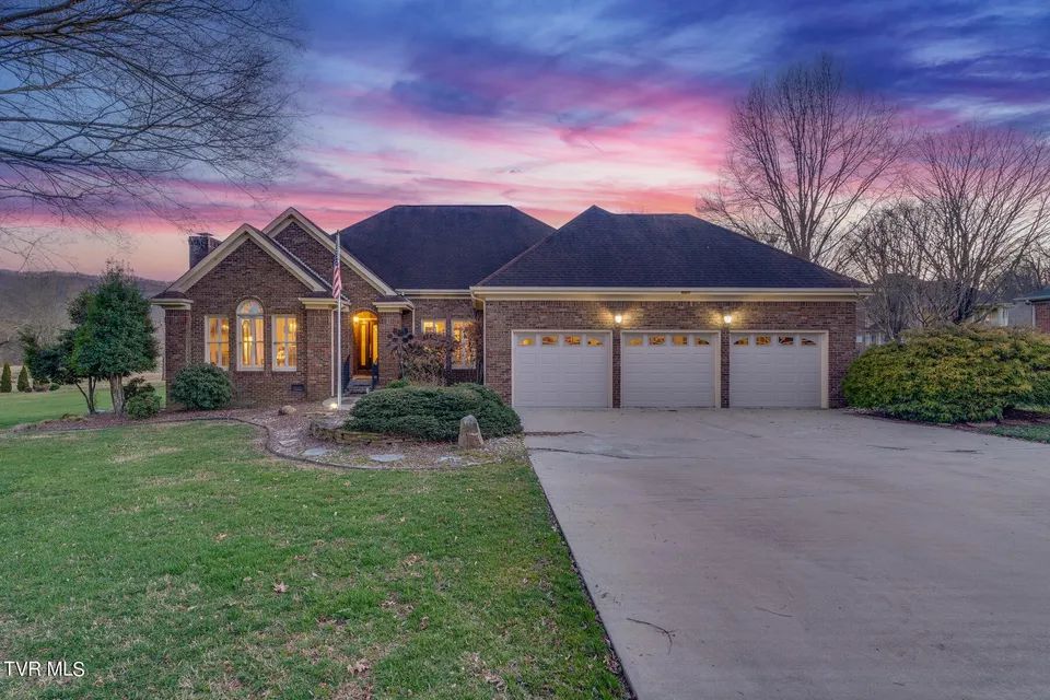 Classic world travelers & Military estate sale starts on 3/8/2024