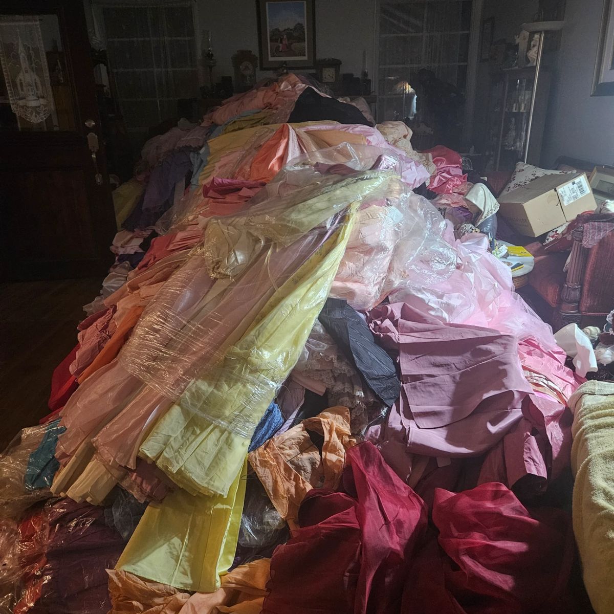 Vintage Dress Sale THOUSANDS OF DRESSES starts on 3/15/2024