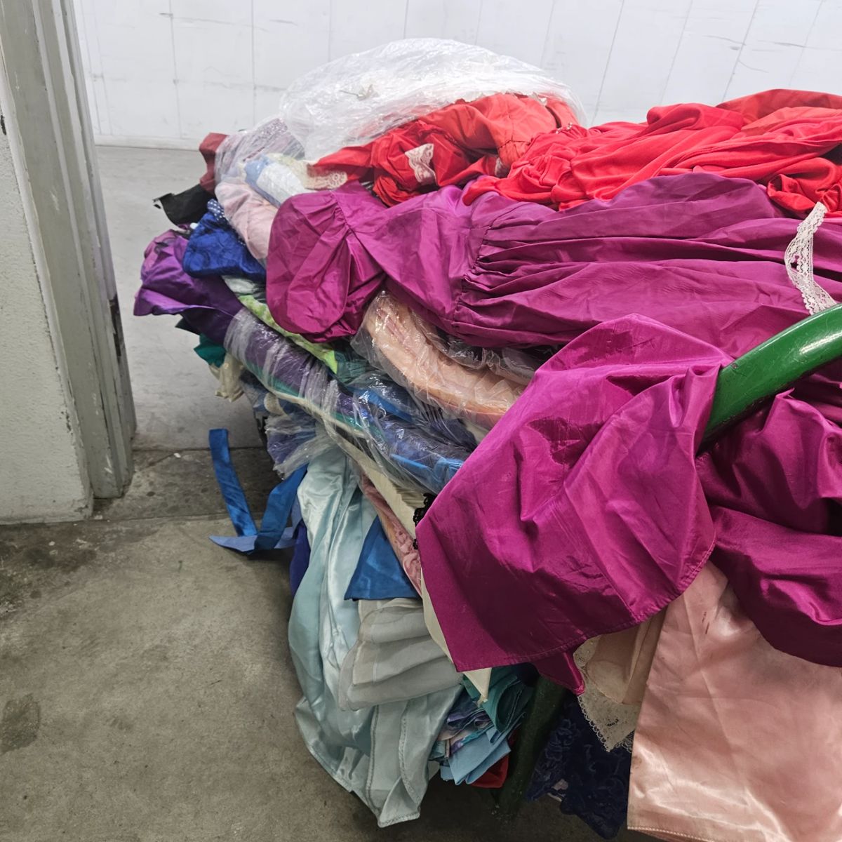 Vintage Dress Sale THOUSANDS OF DRESSES starts on 3/15/2024