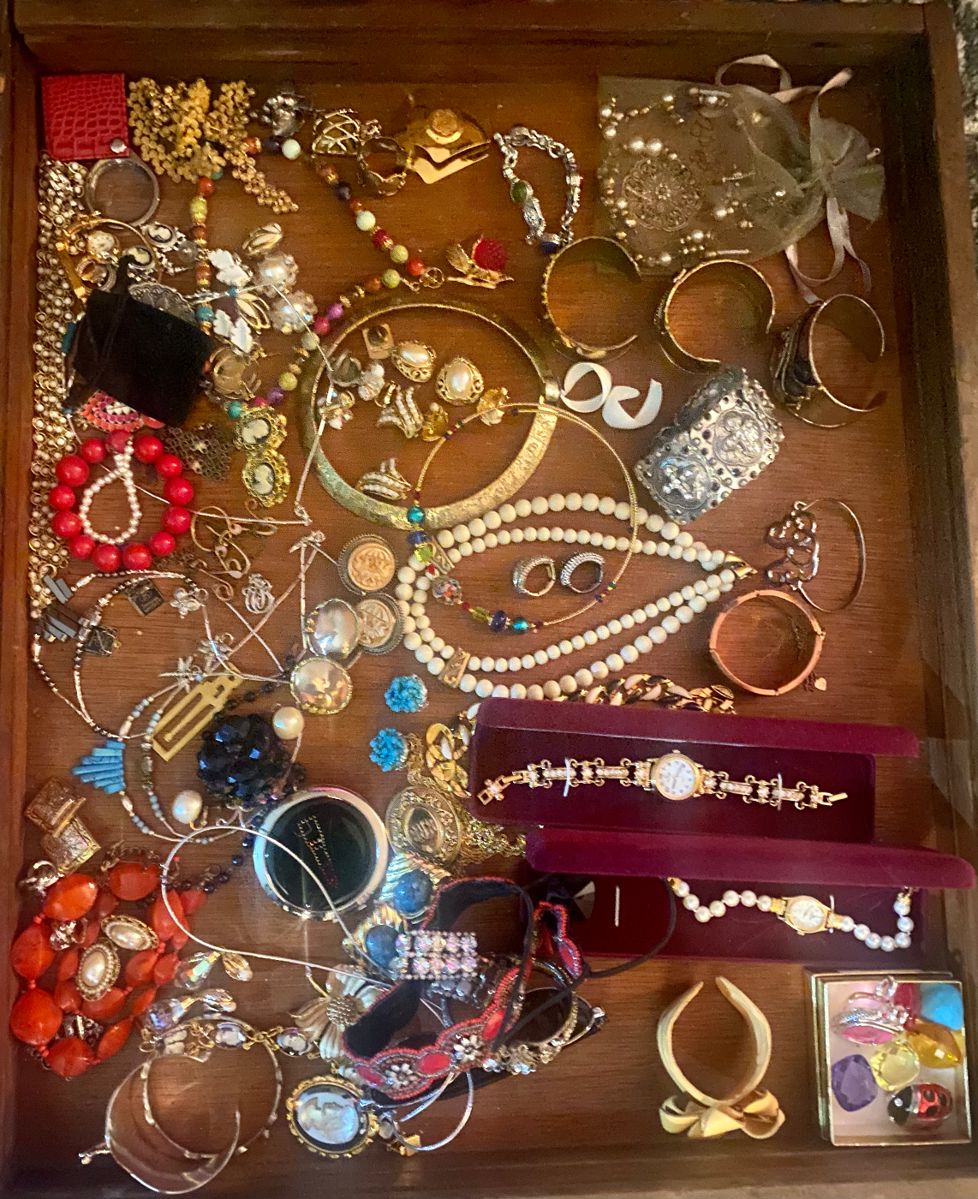 BIG ESTATE SALE 50-70% OFF! House Full Of... starts on 3/17/2024