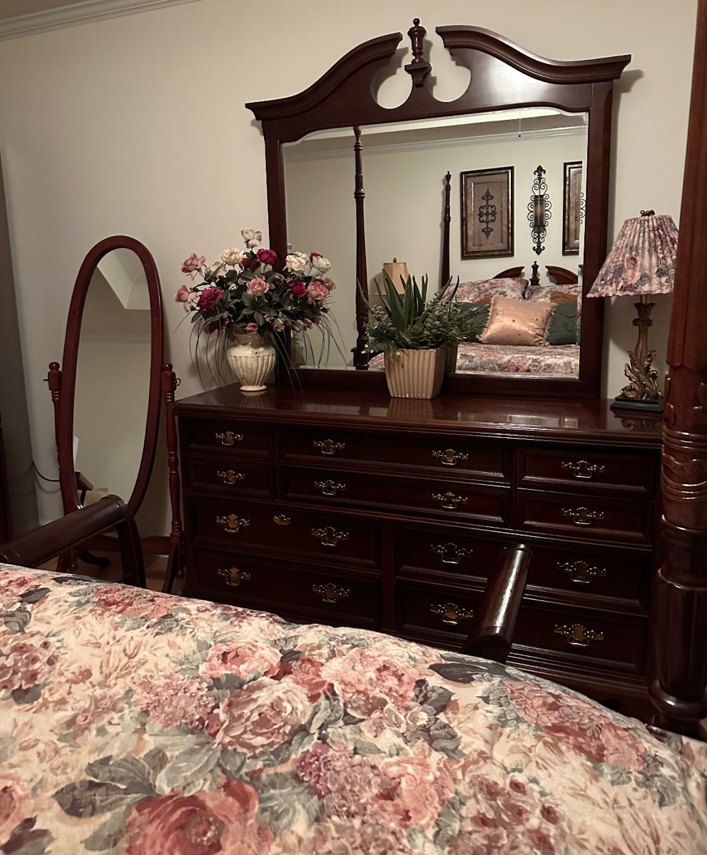 PLEASANT VIEW Estate Sale of the late Carol Bone starts on 3/15/2024