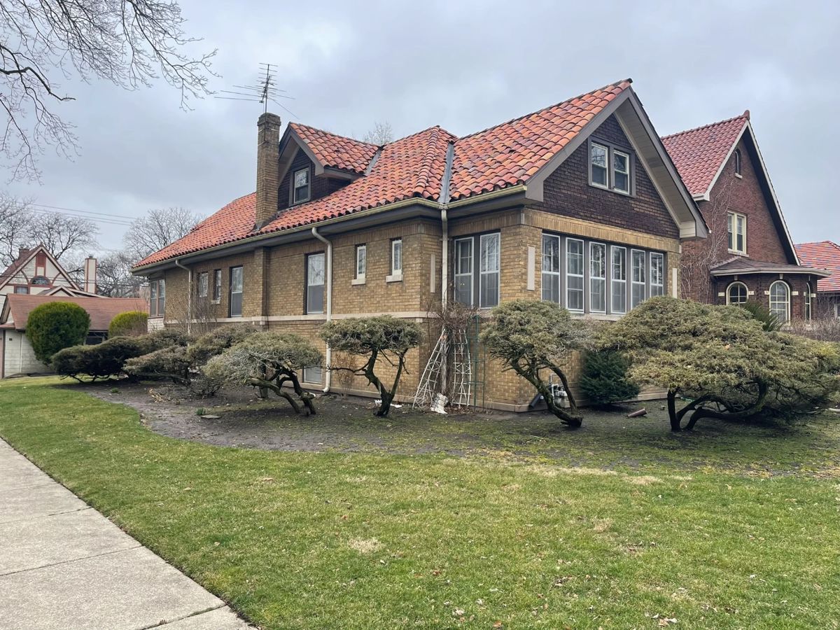 50% Off Sunday! Park Ridge Estate Sale -... starts on 4/4/2024