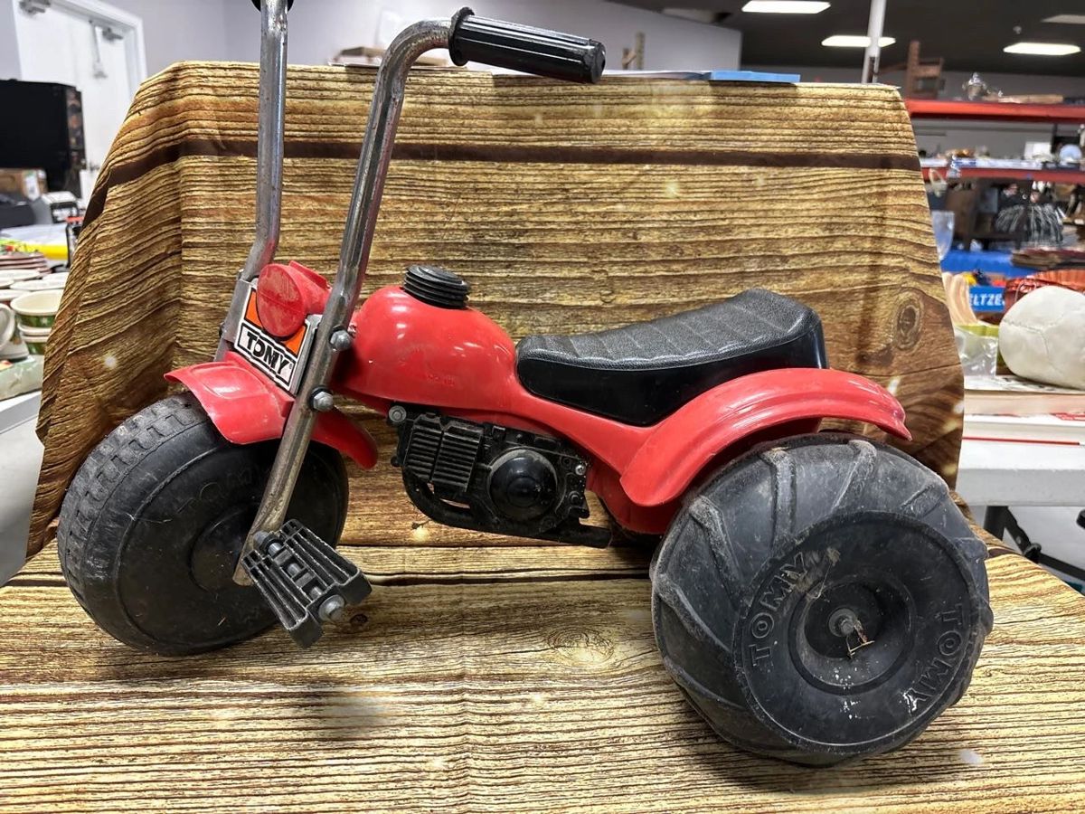 Vintage toy online auction, Diecast Ford... starts on 3/14/2024