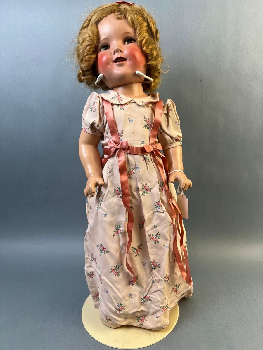 **Girlfriends Dolls Dolls & Royal Albert... starts on 3/20/2024
