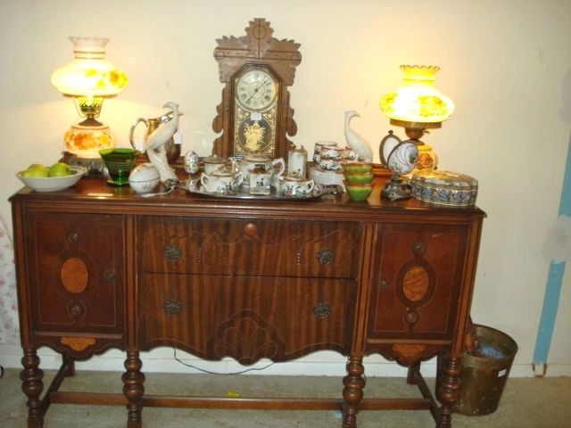 Hampton Waterfront Antiques & Collectibles... starts on 4/6/2024