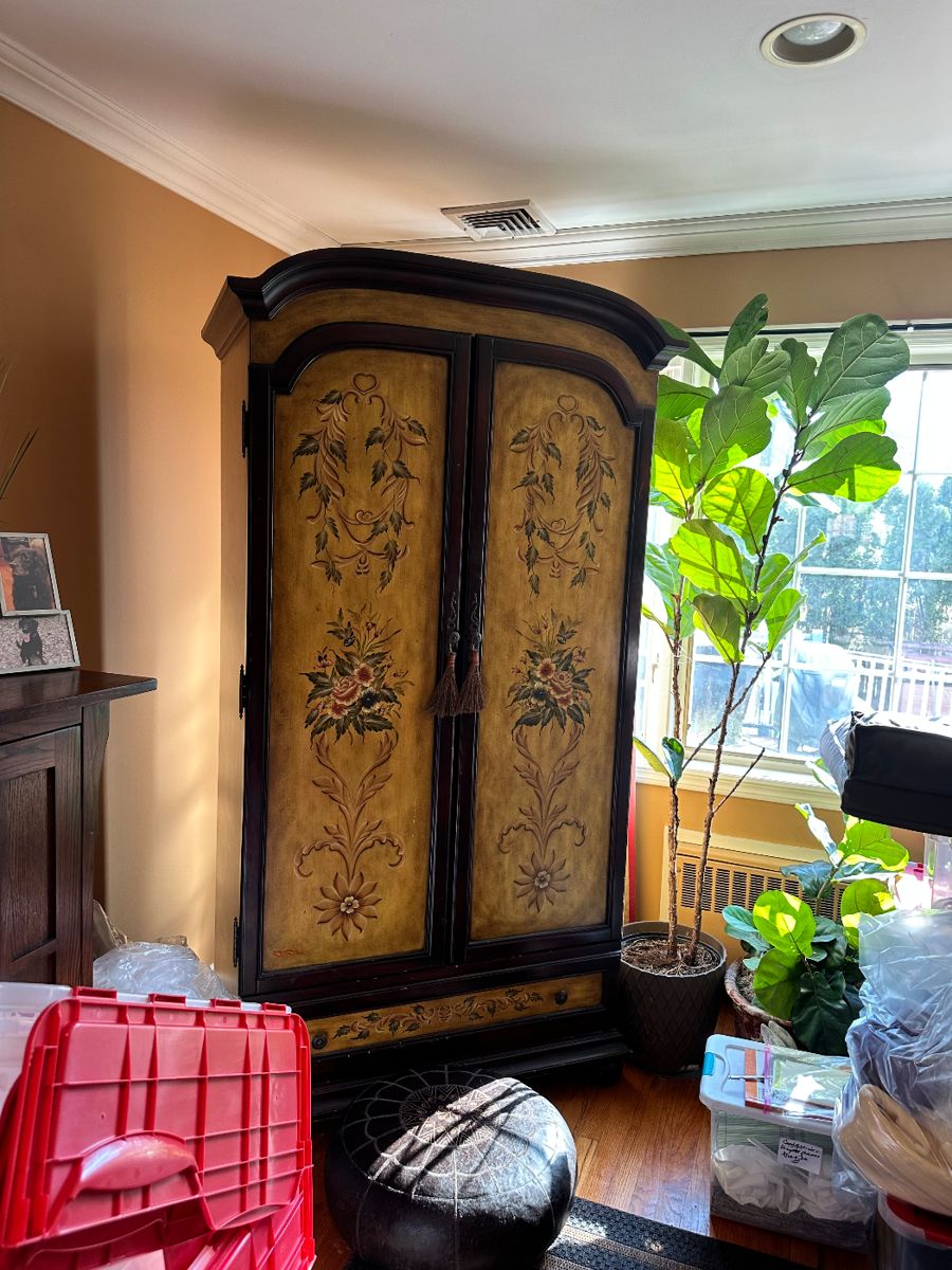 JERSEY GIRLS LARGE Moving Sale in Livingston.... starts on 4/12/2024