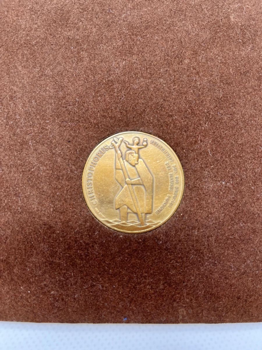 Porsche & Porsche Club Collectibles from... starts on 4/4/2024