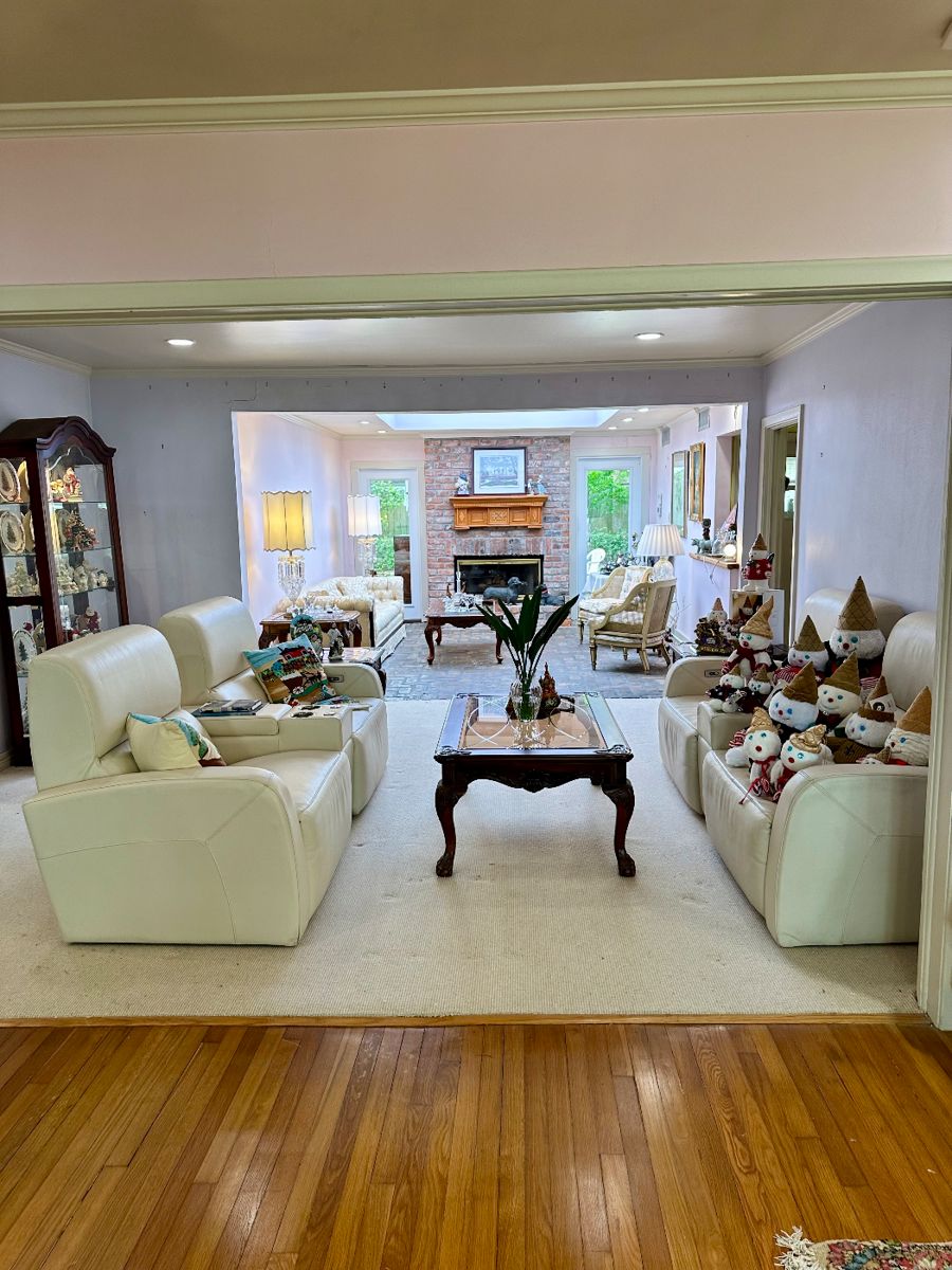 LAKESHORE ESTATE BY GREAT SOUTHERN ESTATE SALES starts on 4/6/2024