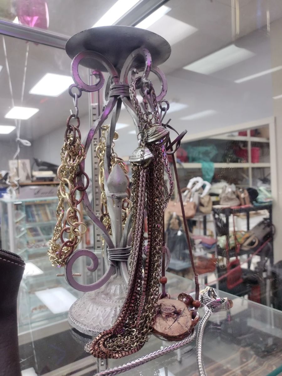 ULTIMATE JEWELRY RECORDS CLOTHES RESELLER'S... starts on 4/11/2024