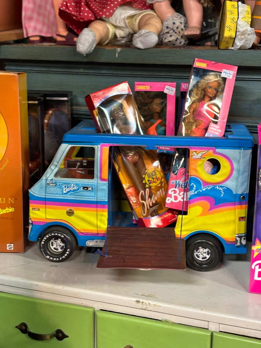 Disco Trash Vintage in Bakersfield, CA starts on 4/12/2024