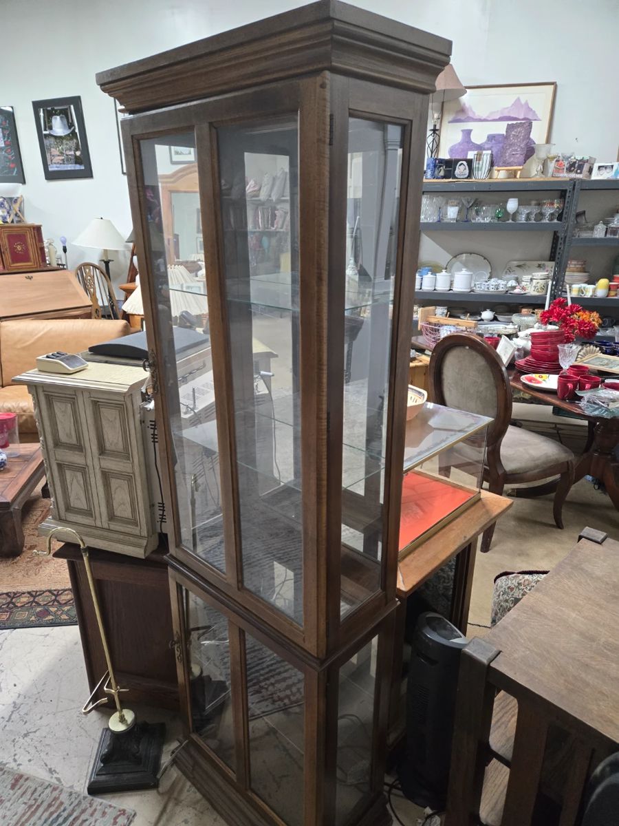 Showcase Flippin-it Estate liquidators starts on 4/18/2024