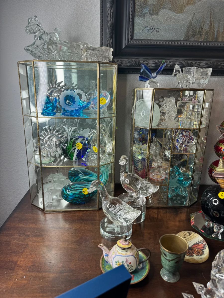 Beautiful Items for Mom 50% Saturday 8:00-2:00 starts on 4/25/2024