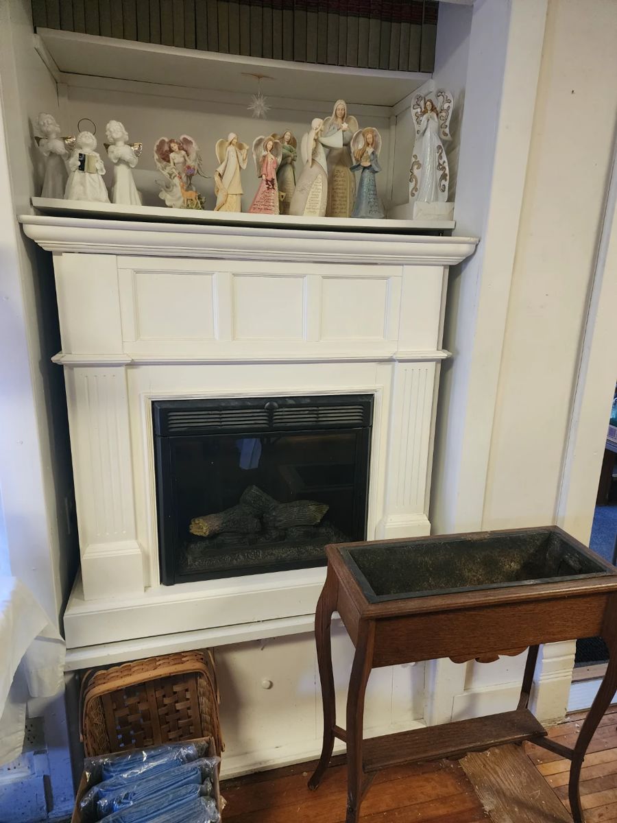 Snow/Amundson Estate Sale in Austin, MN starts on 4/25/2024
