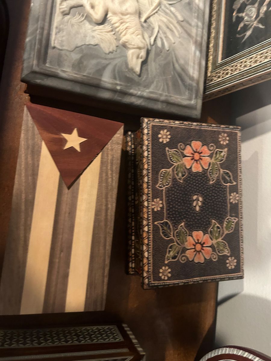 Art and Vintage Collection 50% Off in Annandale, VA starts on 4/26/2024