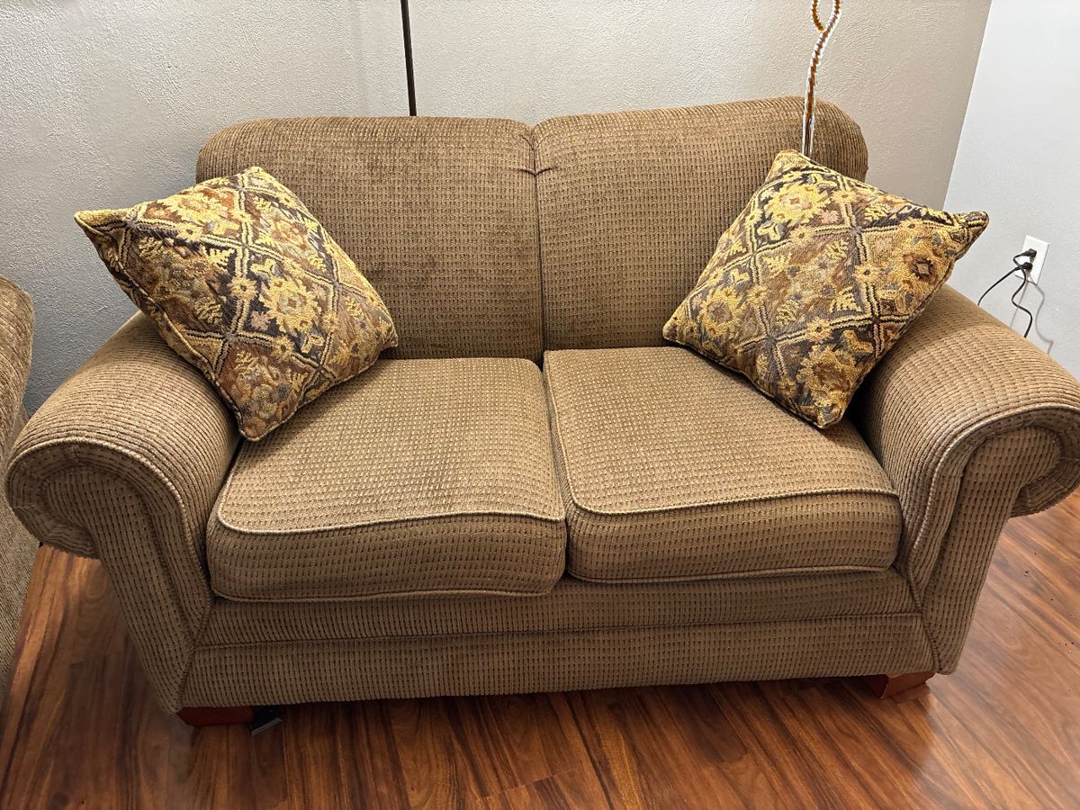 Amy Alfeld Estate Sales- 3 bedroom Godfrey Sale!!! starts on 5/1/2024