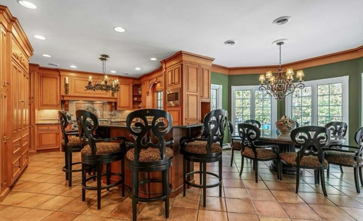 STUNNING - Designer Mansion - Rugs, Art,... starts on 5/3/2024