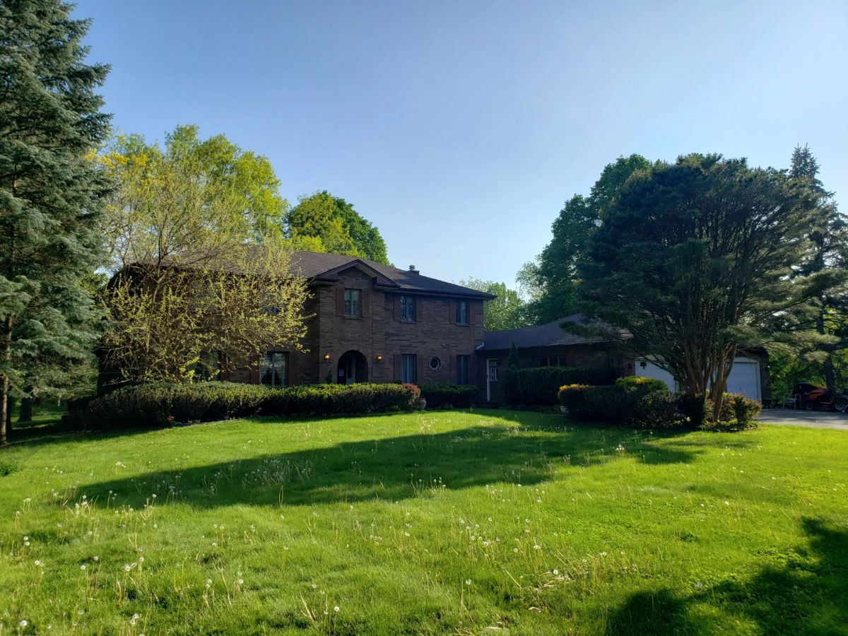 75%+ Off Sunday! Dundee Estate Sale - Vintage... starts on 5/9/2024