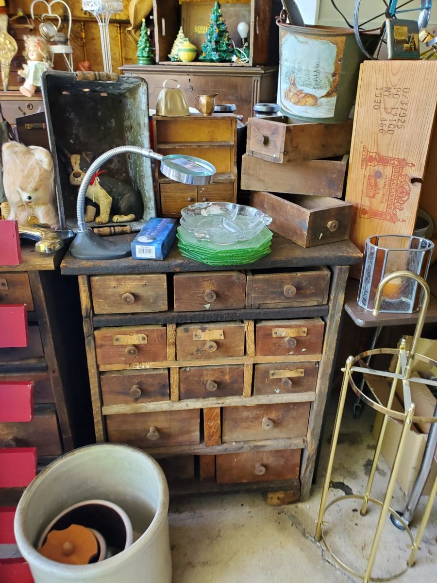 50% Off Queen of Clutter - Living Estate... starts on 5/10/2024