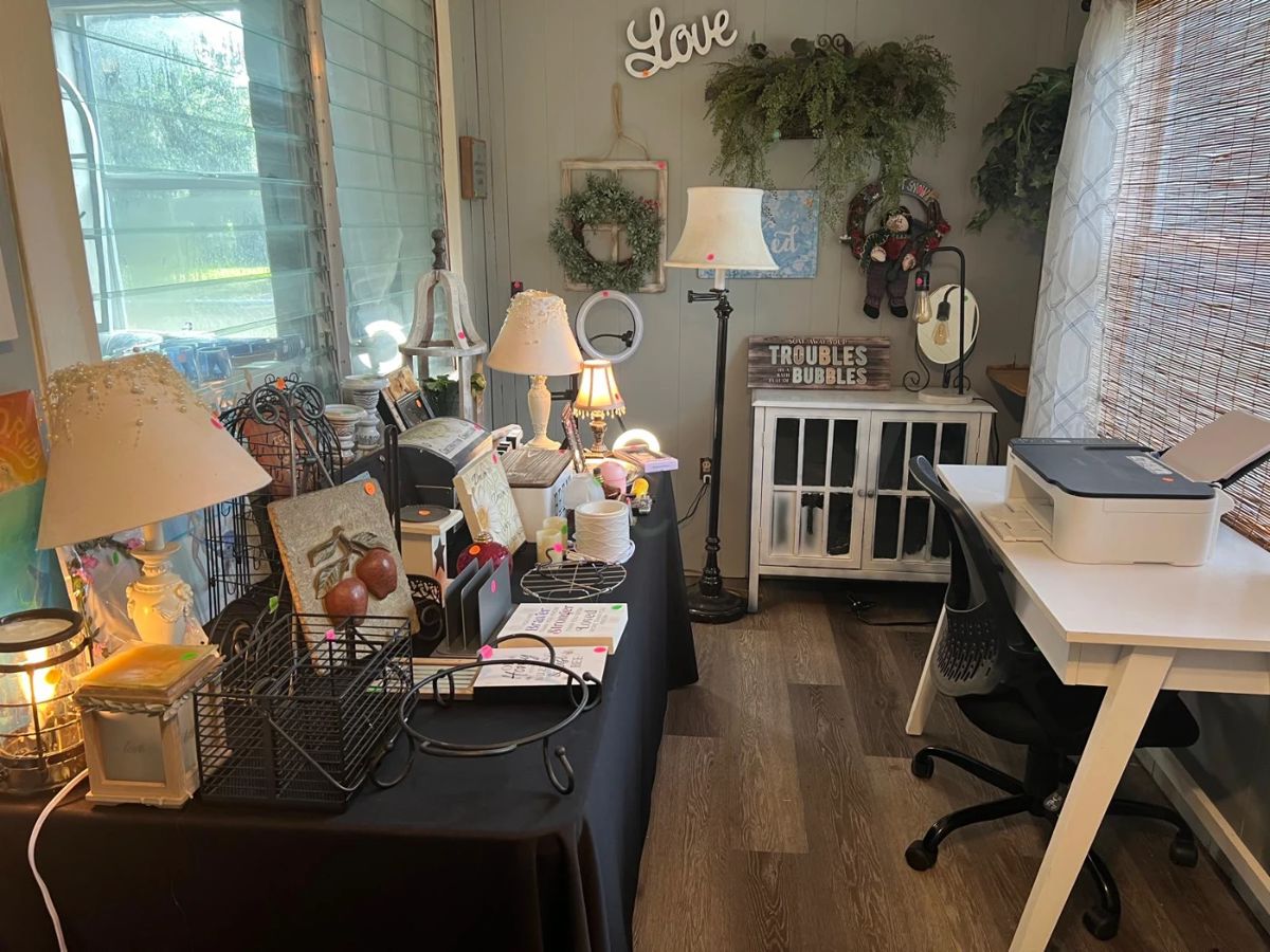 Seffner beautiful cottage by the lake: mid-century... starts on 5/10/2024