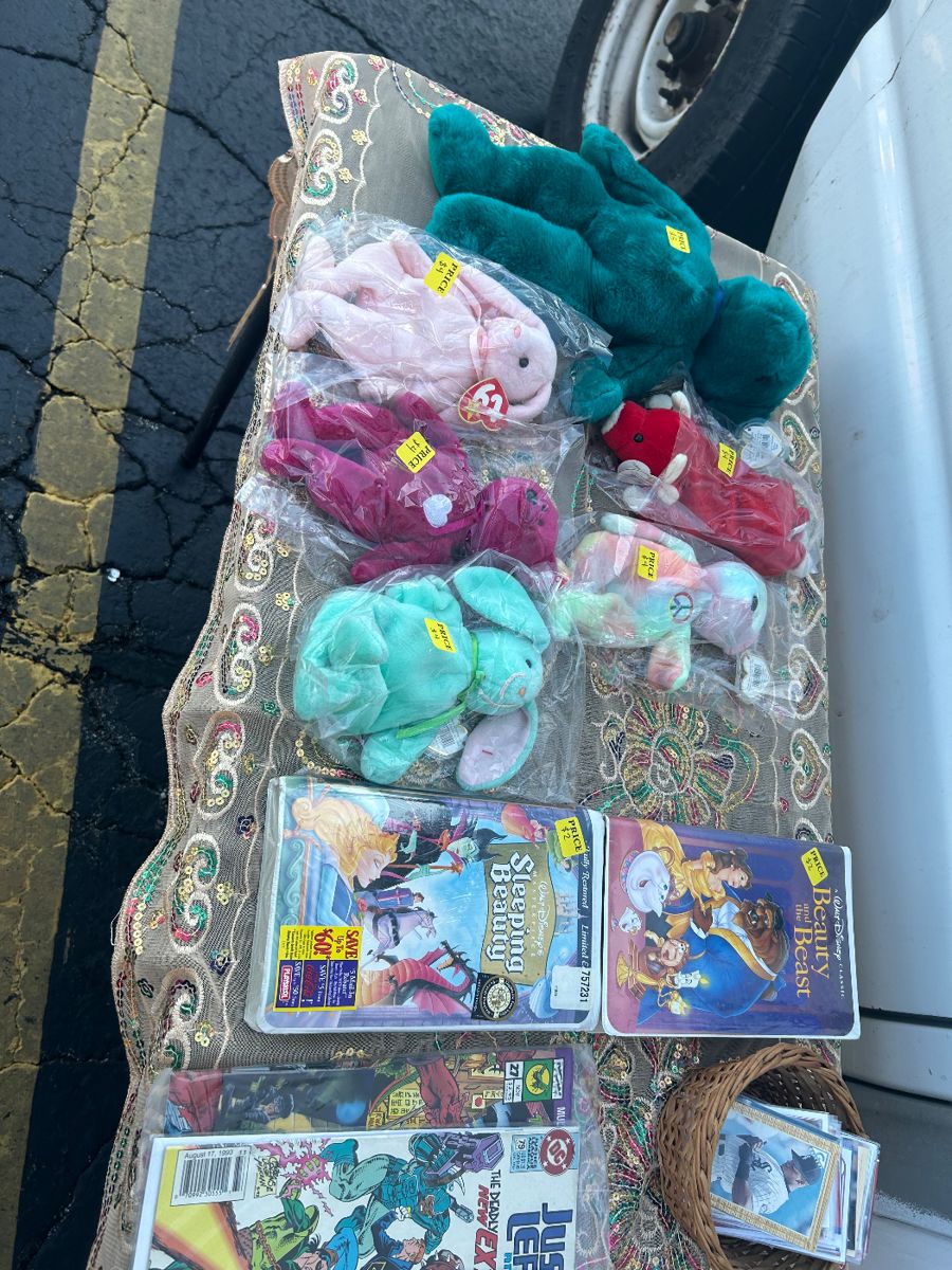 Lee’s Trinkets LOW PRICES outdoor sale starts on 5/19/2024