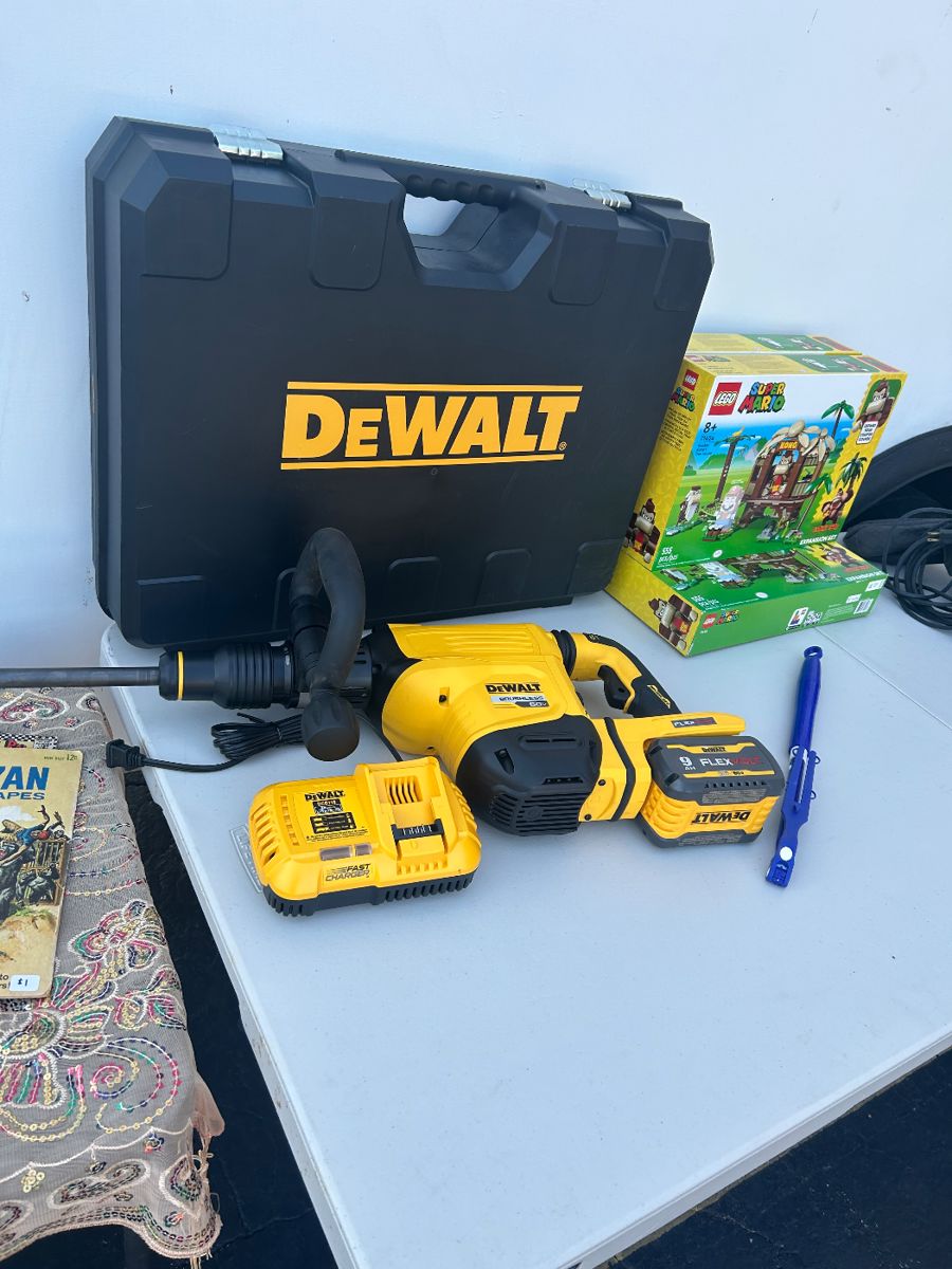 Lee’s Trinkets LOW PRICES outdoor sale starts on 5/19/2024