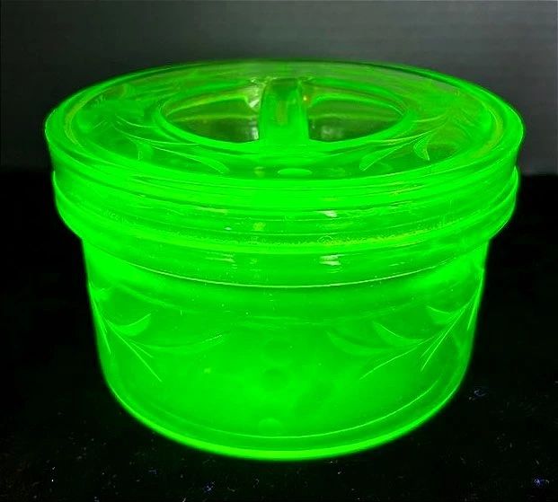 Pyrex, Uranium, Fenton & More Online Auction... starts on 5/25/2024