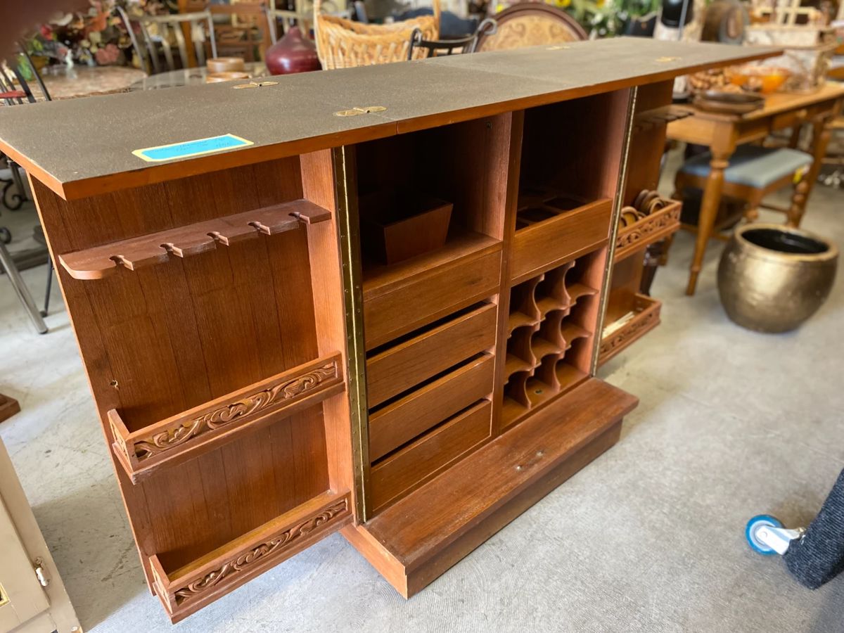 ANTIQUE / VINTAGE STORE LIQUIDATION starts on 5/24/2024