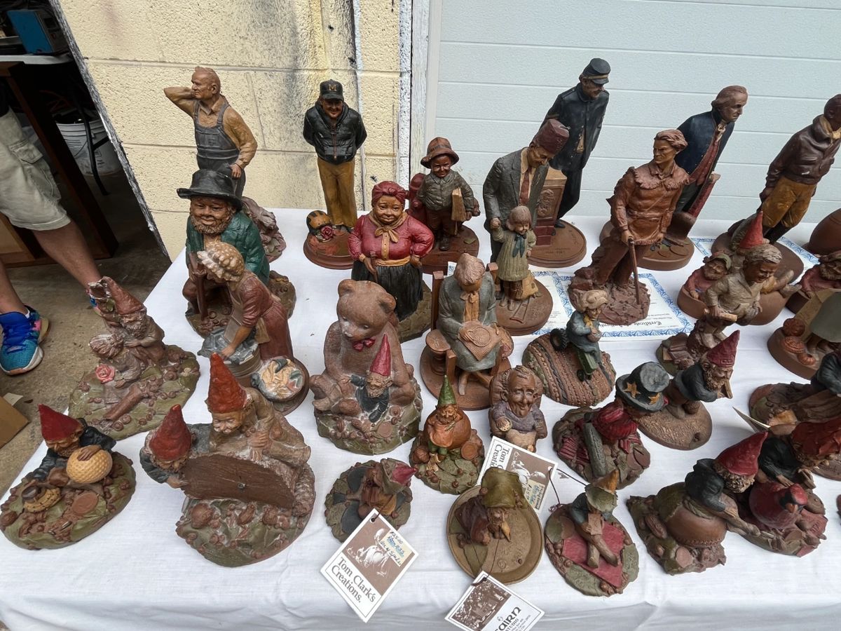 OUTSIDE AUCTION SIGNS, TOM CLARK, ANTIQUES,... starts on 6/2/2024