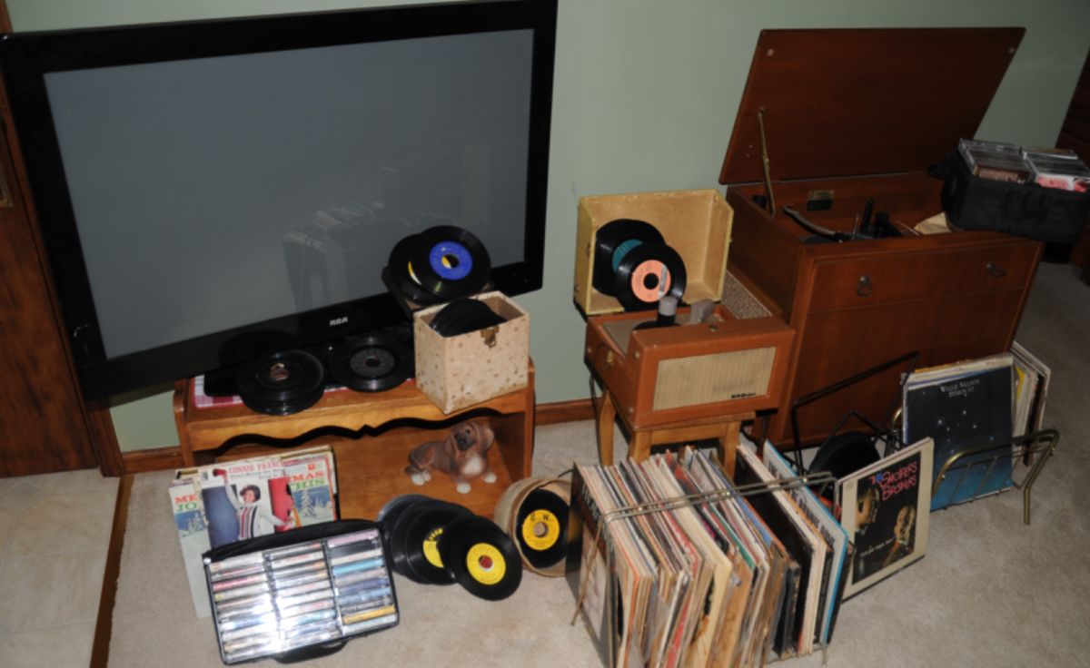 ANTIQUES and HEIRLOOMS in ALDEN (BUFFALO AREA) starts on 6/7/2024
