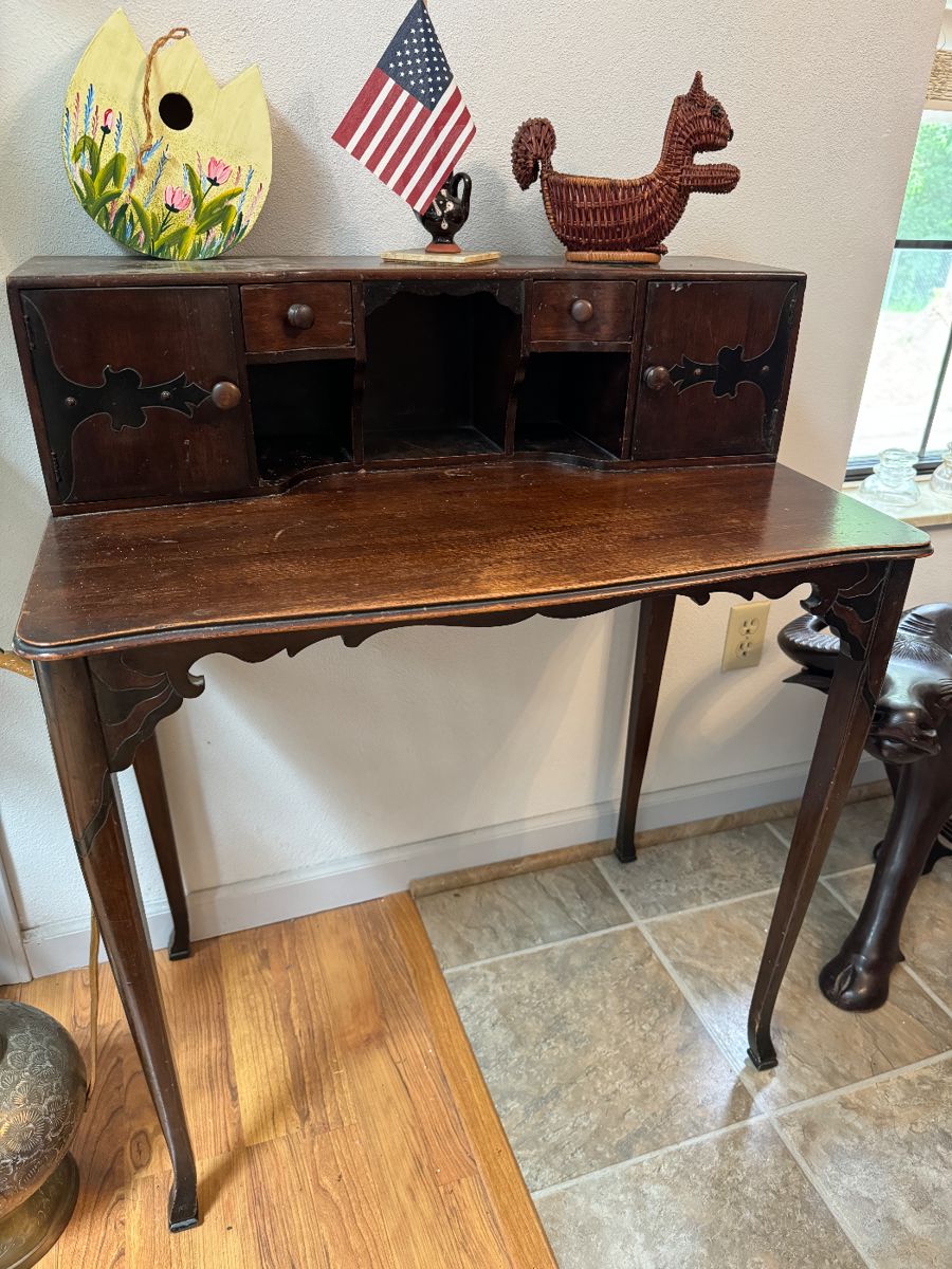 Estate Sale with lots of Housewares starts on 6/28/2024