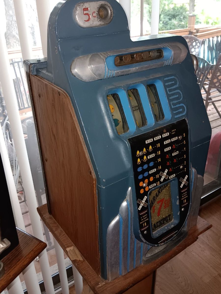 Online Estate Auction advertising signs slot... starts on 6/15/2024