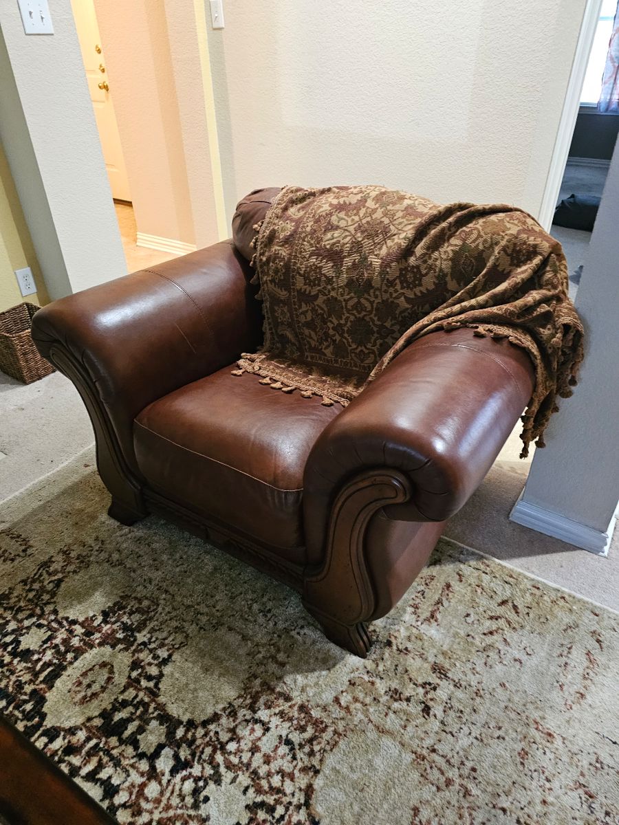 Moving sale, old world items in Grand Prairie, TX starts on 6/8/2024