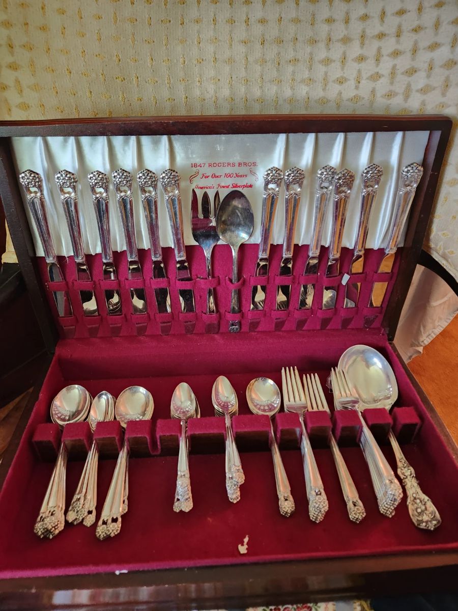 JUNK CHICK RADBURN Estate Sale in Fair Lawn, NJ starts on 6/21/2024