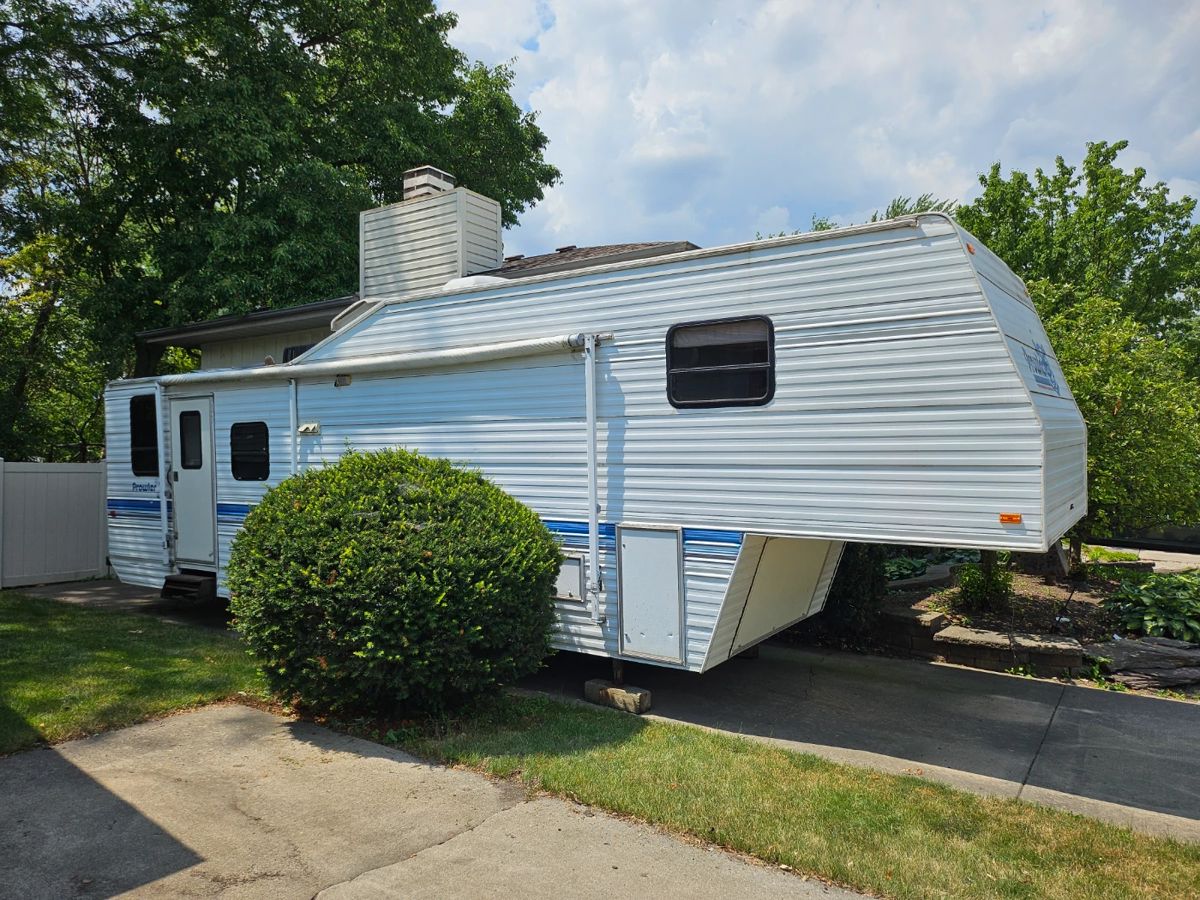 33-foot RV Trailer, Home Decor, Vintage -... starts on 6/23/2024