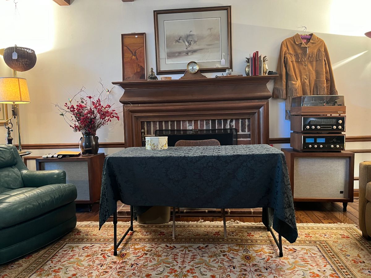 DAVIS PLACE ESTATE SALES “Includes Vintage... starts on 6/29/2024