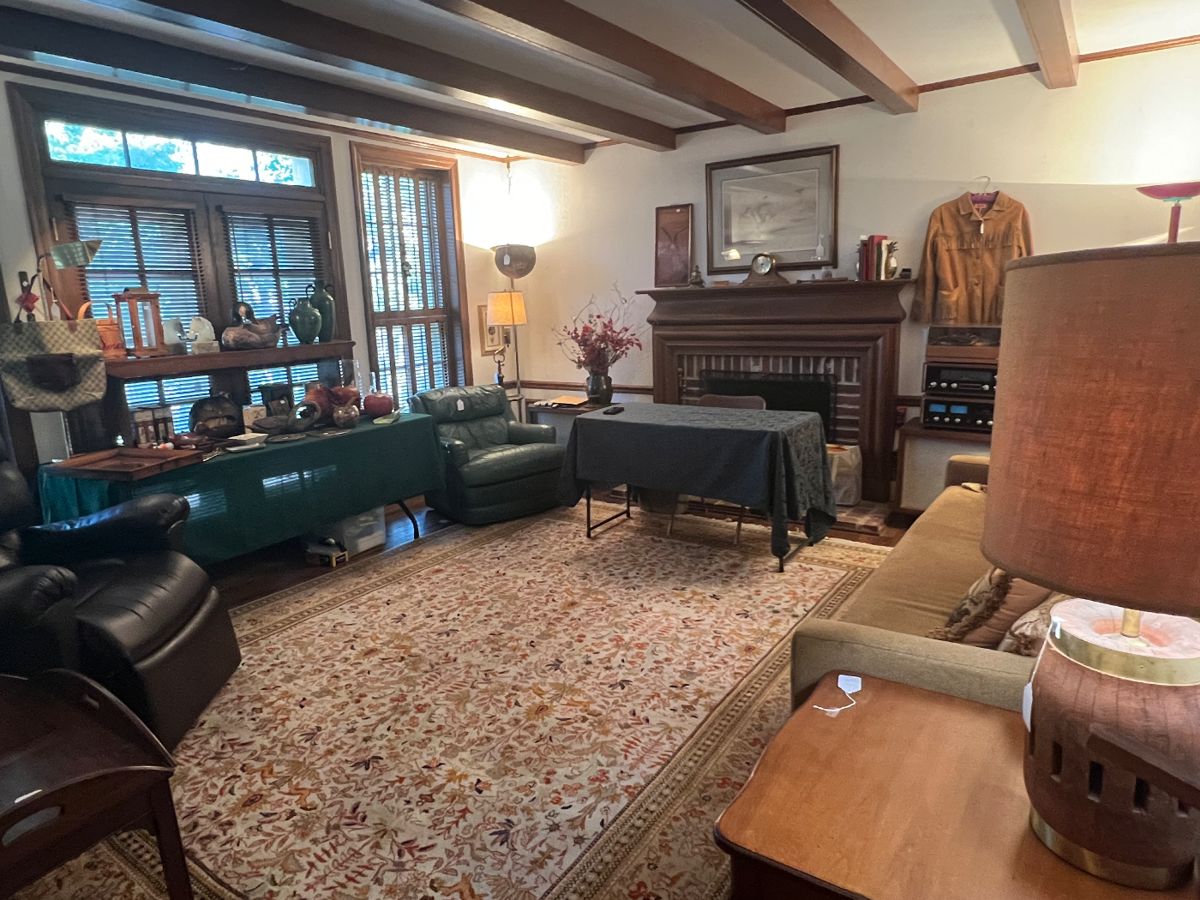 DAVIS PLACE ESTATE SALES “Includes Vintage... starts on 6/29/2024