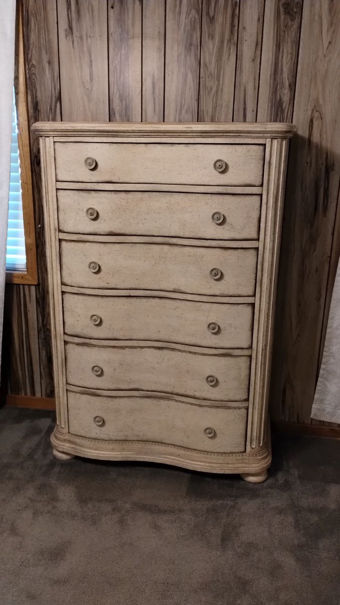 Small but darling living estate sale starts on 7/12/2024