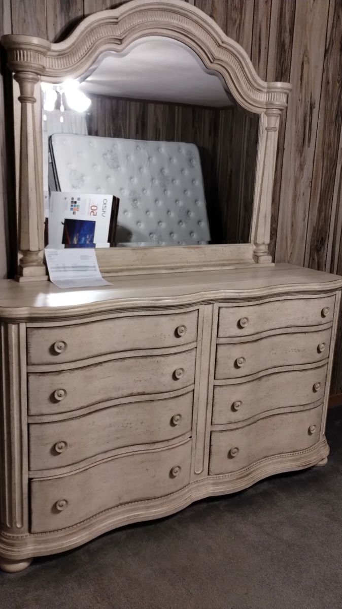 Small but darling living estate sale starts on 7/12/2024