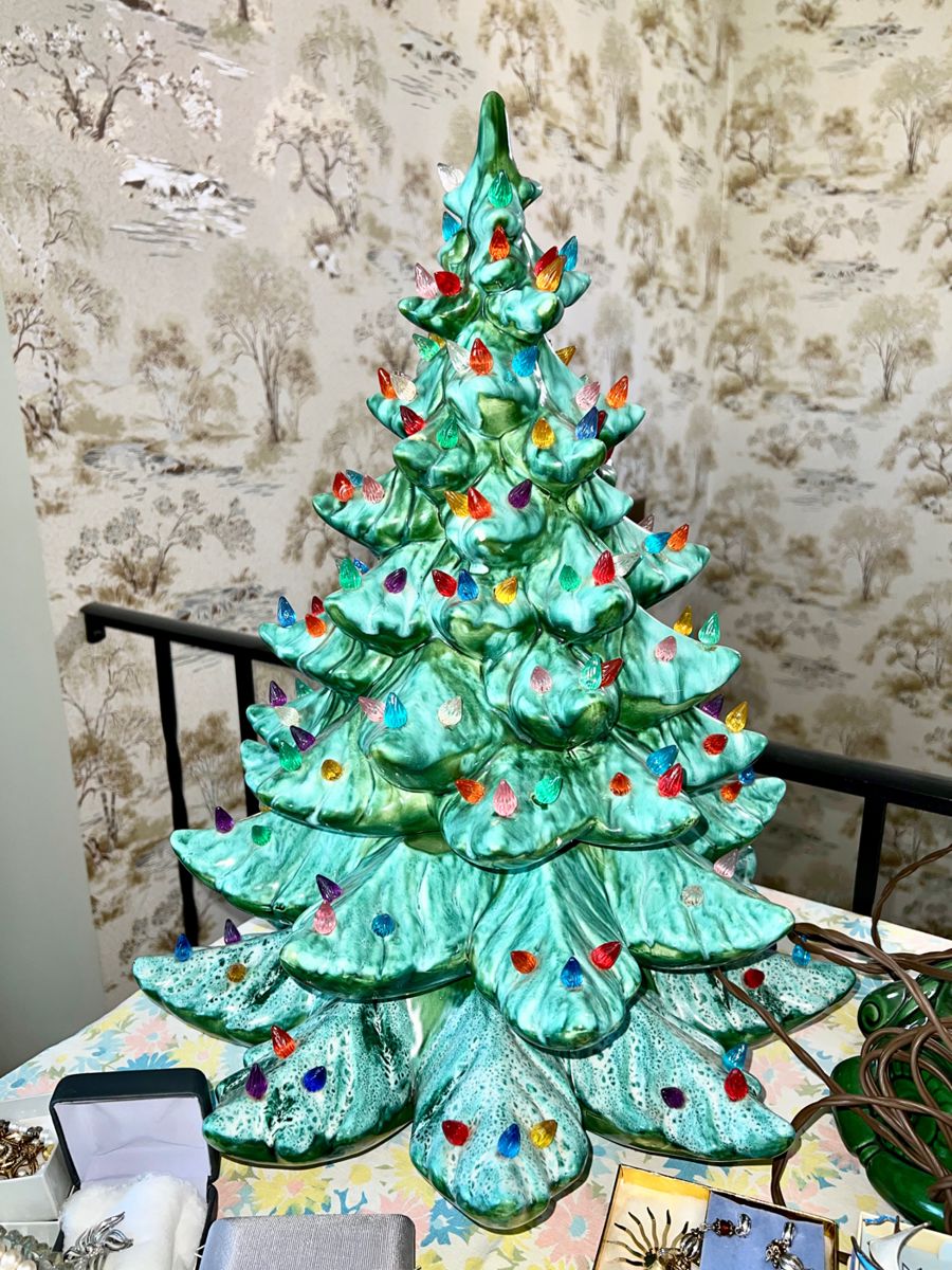 SUPER FULL Northgate Estate - TONS of Costume... starts on 7/19/2024