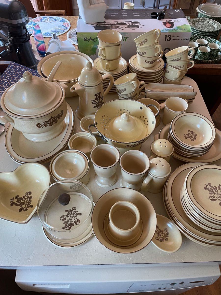 Wonderful , clean Grand Ledge sale ! starts on 9/3/2024