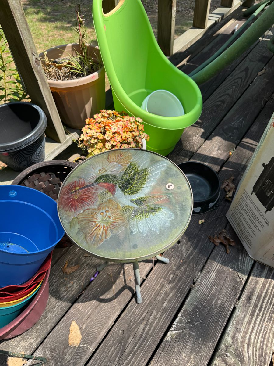 Clutter Queen sale in Texarkana, AR starts on 8/22/2024